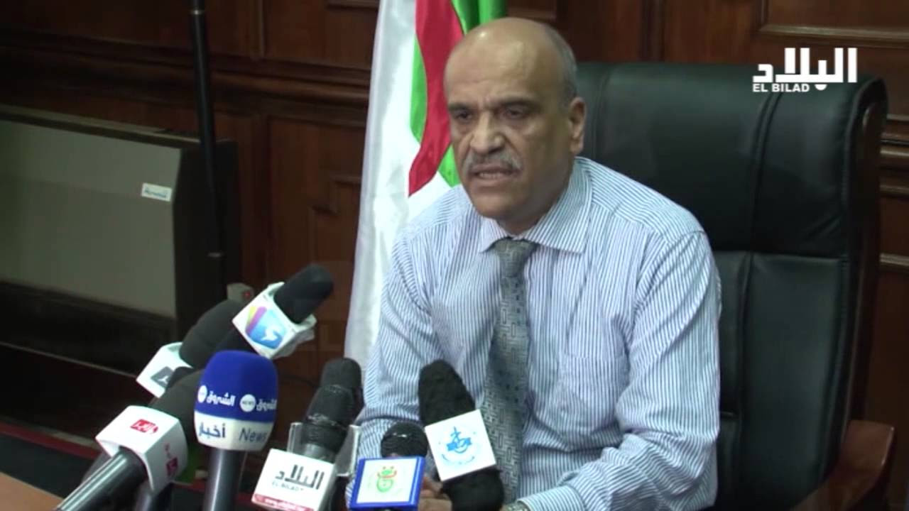 أفراد الجالية ملزمون باستخراج جواز سفر بيومتري جزائري